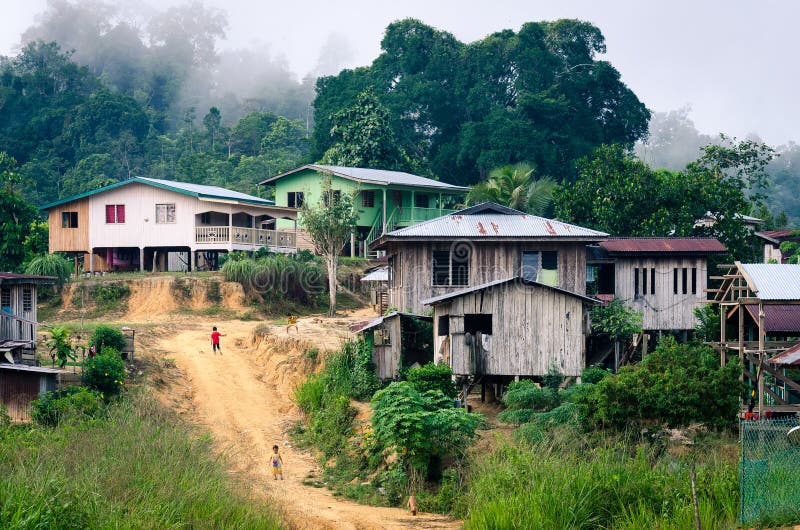 Pueblo Rural En Sabah Borneo Imagen de archivo - Imagen de verano ...