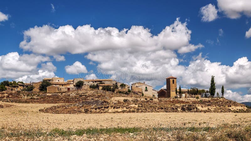 Pueblo rural foto de archivo. Imagen de campos, antiguo - 33727312