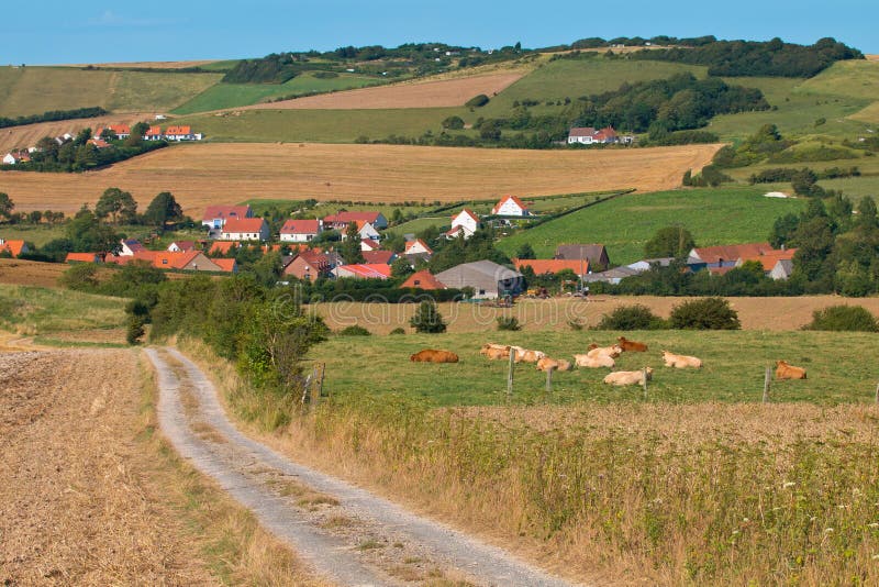 Pueblo rural en Francia imagen de archivo. Imagen de nubes - 34718705