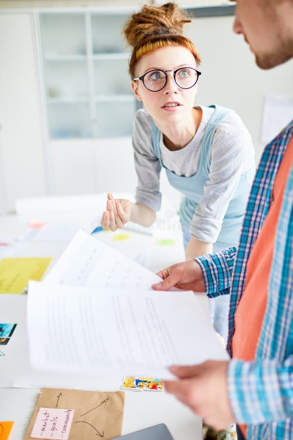 Puede Usted Explicar Por Favor Foto de archivo - Imagen de grupo ...