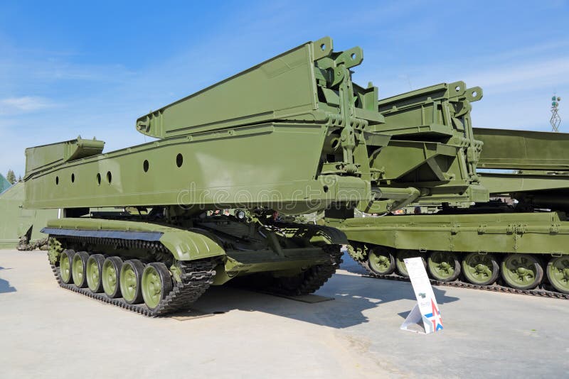 Movimiento De La Capa MTU-72 Del Puente A La Gama De La Demostración Foto editorial - Imagen de ...