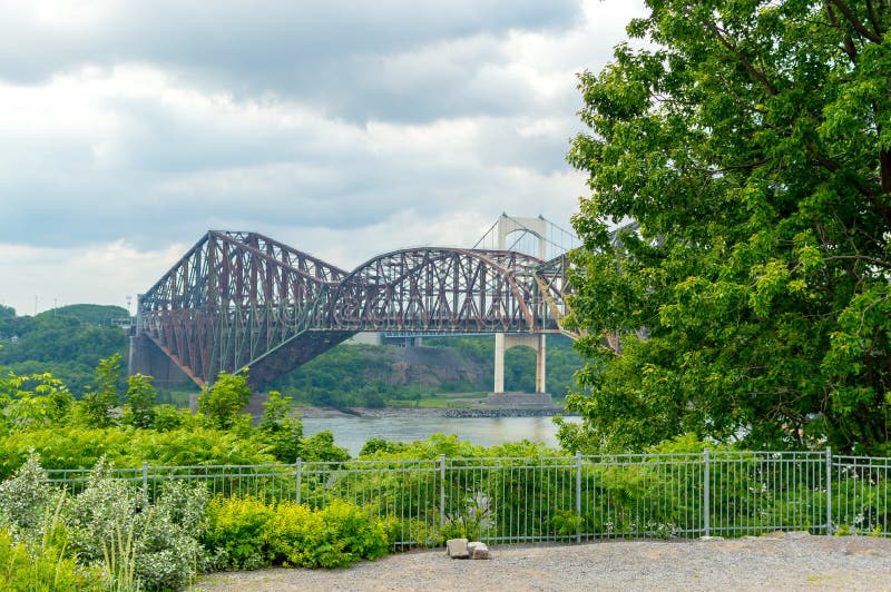 Puente De La Ciudad De Quebec En La Ciudad De Quebec Imagen de archivo ...