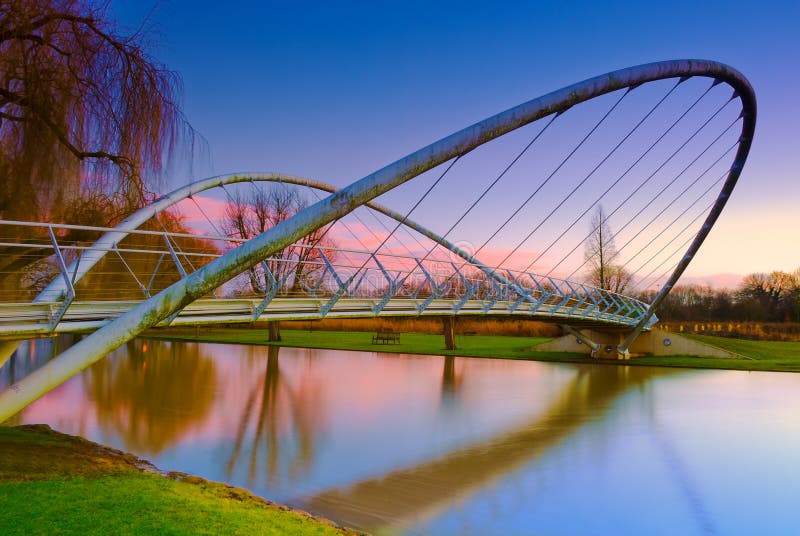 Puente De La Mariposa En Bedford, Inglaterra Foto de archivo - Imagen ...