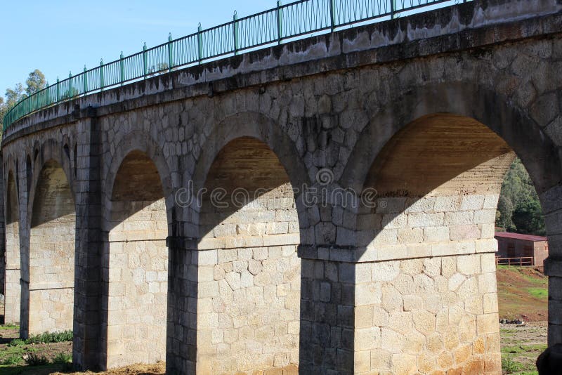 Puente de la roca imagen de archivo. Imagen de roca, capital - 70665867