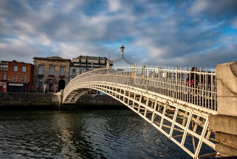 Puente Dublín Del Medio Penique Fotografía editorial - Imagen de ...