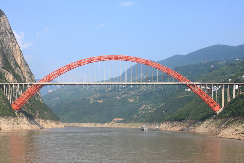 Puente Rojo De La Estructura Foto de archivo - Imagen de puente, rojo ...
