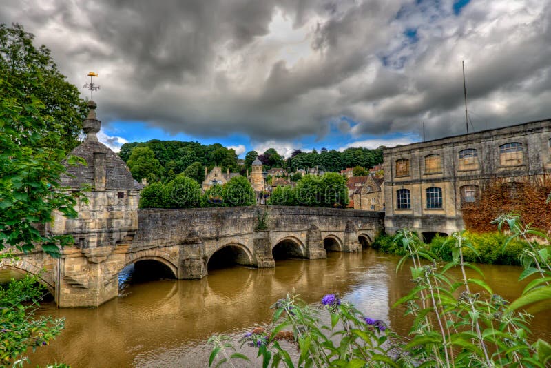 Puente En Bradford En Avon. Inglaterra Imagen de archivo - Imagen de ...