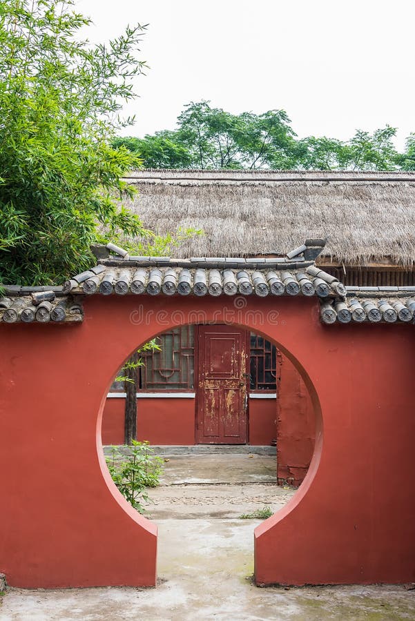 Puerta circular foto de archivo. Imagen de cultural, reliquia - 13126360