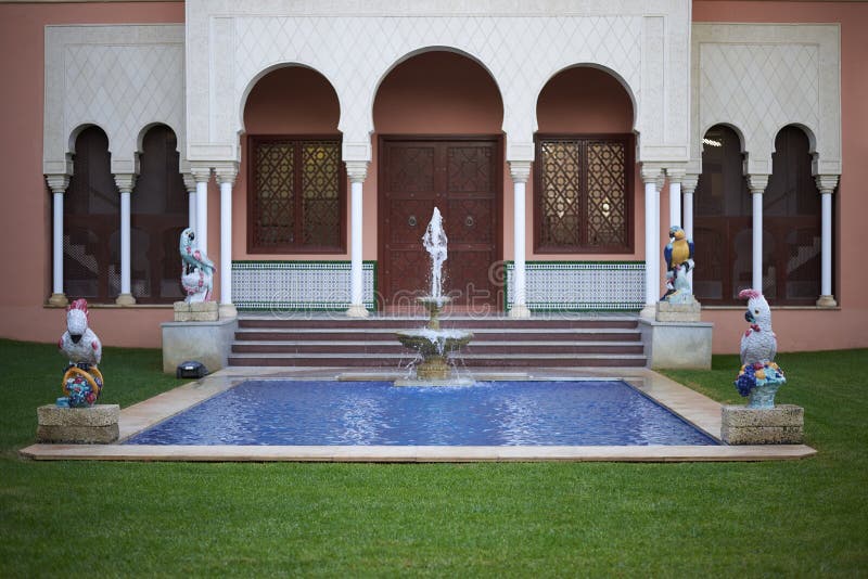 Puerta De Entrada Con Fuente Imagen de archivo - Imagen de musulmanes ...