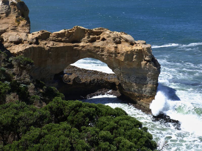 Puerta De La Roca En La Costa Imagen de archivo - Imagen de colinas ...