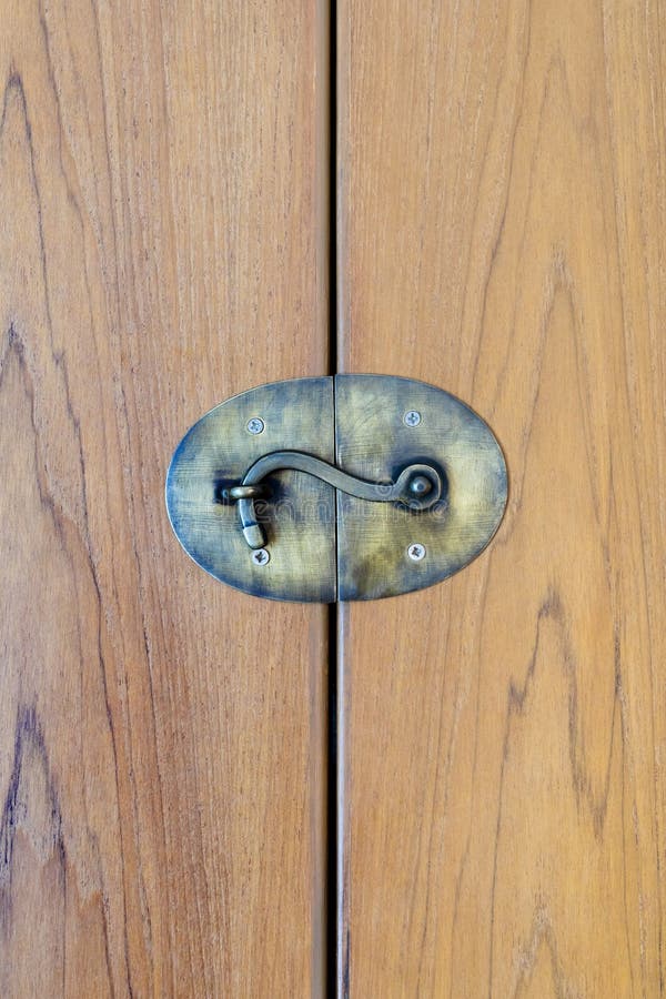 Puerta De Madera Cerrada Con La Cerradura Foto de archivo - Imagen de ...