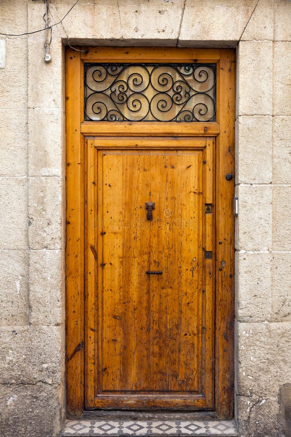 Puerta De Madera Del Vintage Sobre Blanco Foto De Archivo Imagen De