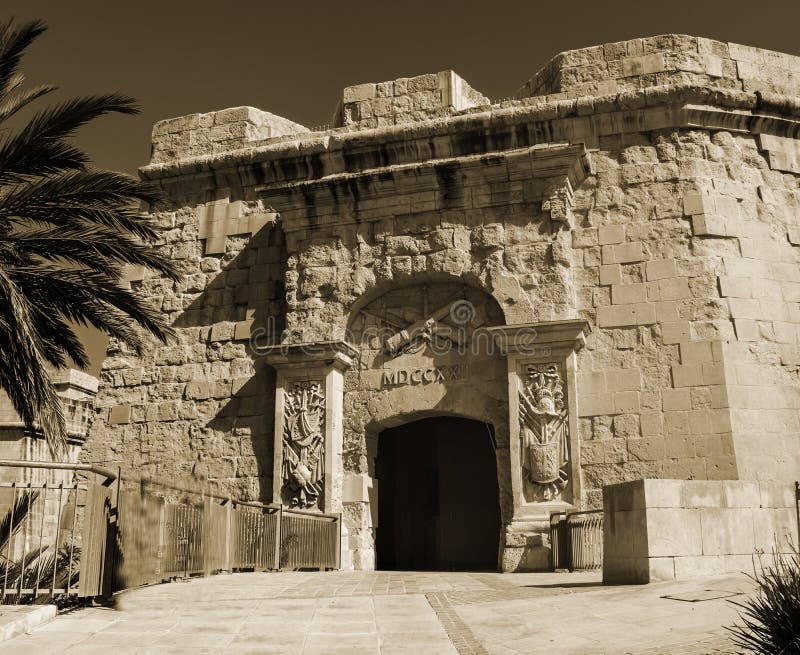 Puerta De Couvre Porte, Birgu, Malta Imagen de archivo - Imagen de ...