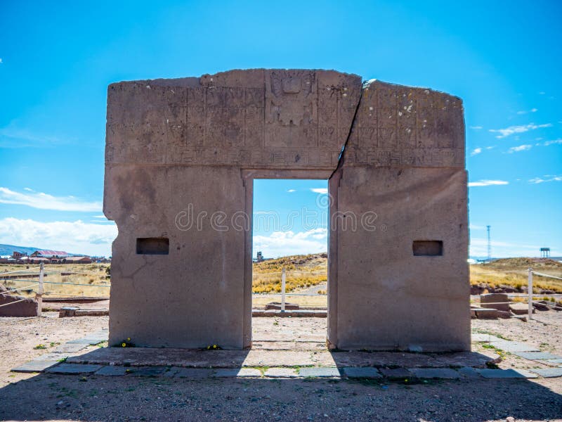 La Puerta Del Sun, Tiwanaku, Bolivia Imagen de archivo - Imagen de ...