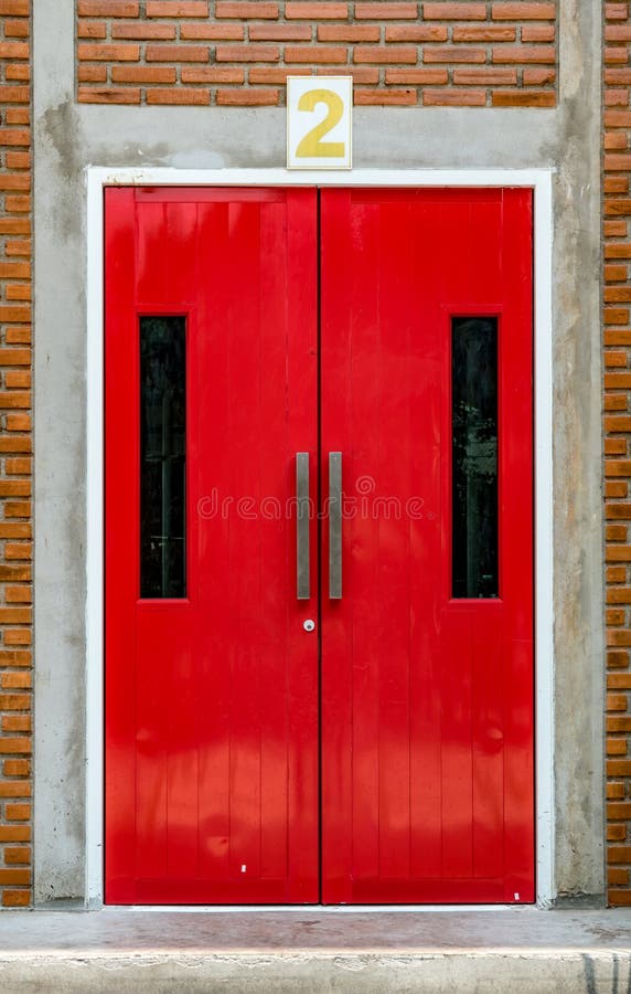 Puerta moderna roja foto de archivo. Imagen de adentro - 115506444