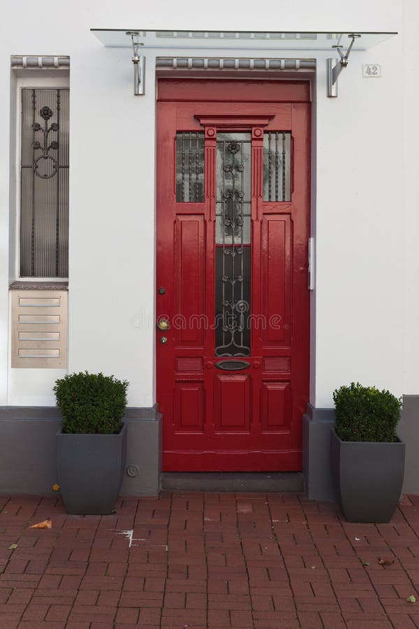1,000 Casa Con Una Puerta Roja Fotos - Libres de Derechos y Gratuitas ...