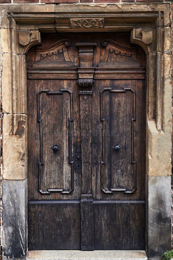 Puertas De Madera Del Vintage Foto De Archivo Imagen De Primer Abeto