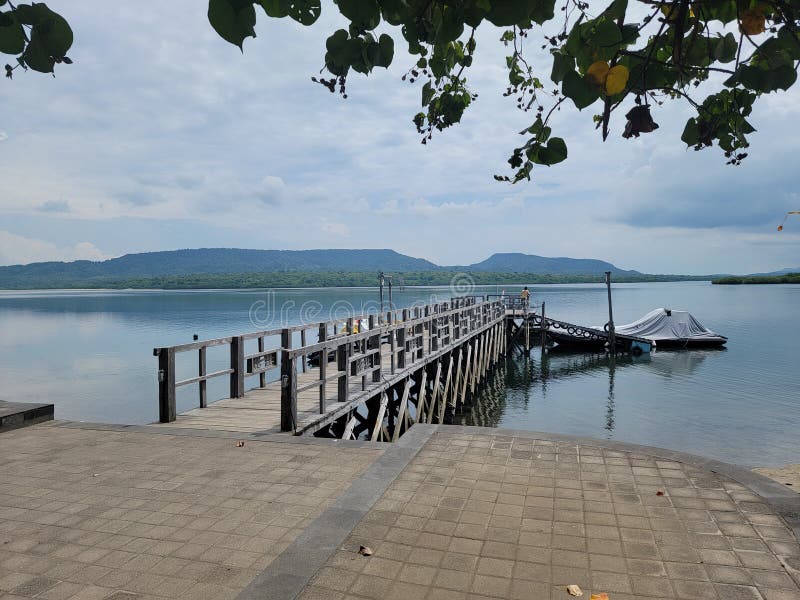 Puerto Bali Gilimanuk Strait Foto de archivo - Imagen de bali, barco ...