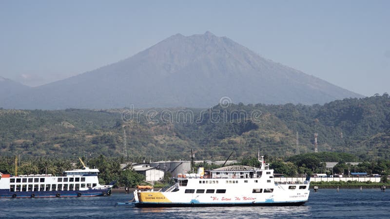Puerto De Ketapang, Banyuwangi, Java Oriental Foto editorial - Imagen ...