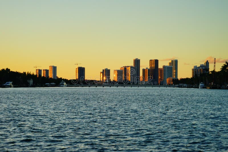 Puerto de Miami foto de archivo. Imagen de apartamento - 105129536