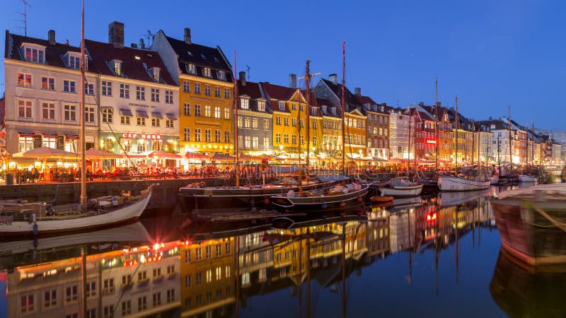 Paisaje De La Tarde De Nyhavn En Copenhague, Dinamarca Imagen de ...