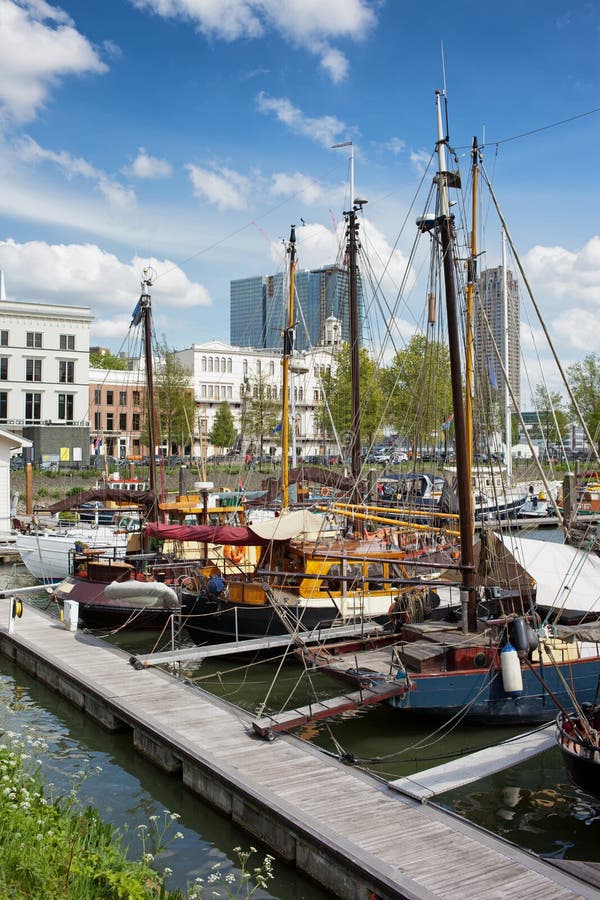 Puerto En El Centro De Ciudad De Rotterdam Foto de archivo - Imagen de ...