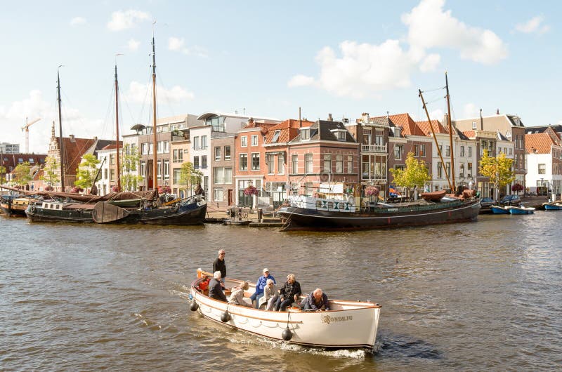 Puerto en Leiden imagen de archivo editorial. Imagen de muchedumbres ...