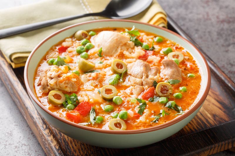 Puerto Ricanisches Gericht Asopao De Pollo Ein Kreuz Zwischen Suppe Und ... Puerto Ricanisches Gericht Asopao De Pollo Ein Kreuz Zwischen Suppe Und ...