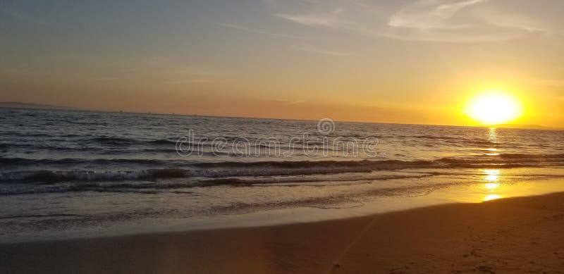 Puesta De Sol En La Playa En Camarillo. Imagen de archivo - Imagen de ...