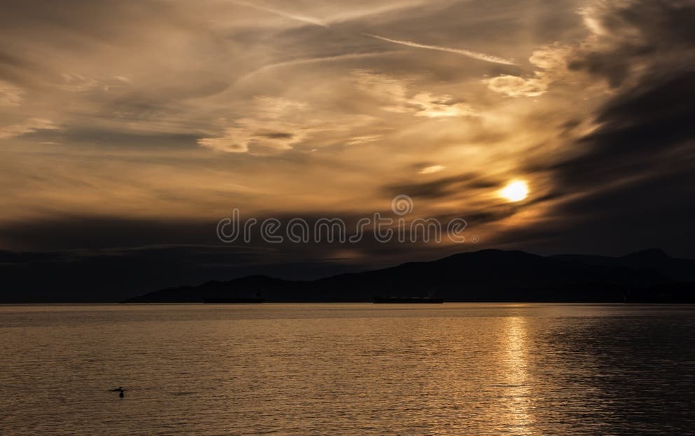 Puesta del sol agradable imagen de archivo. Imagen de sunset - 31554957