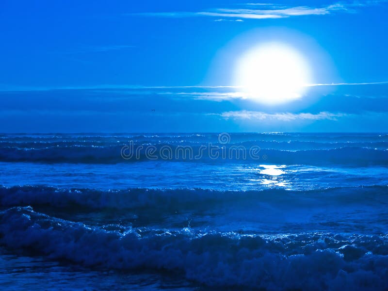 Salida Del Sol De La Puesta Del Sol Sobre El Mar Mediterráneo Imagen de ...