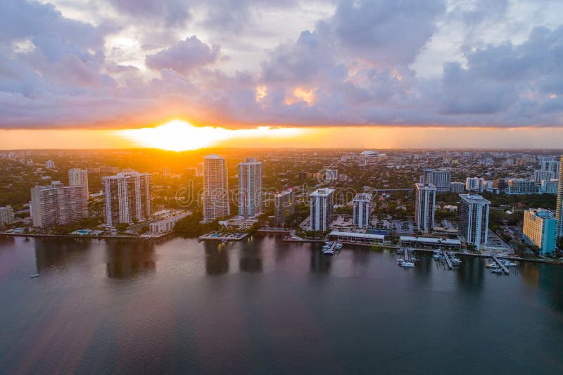 Puesta Del Sol Brickell Miami Aérea Foto de archivo - Imagen de punta ...