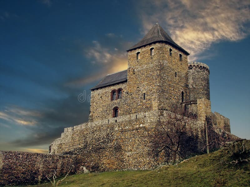 Puesta Del Sol Del Castillo Imagen de archivo - Imagen de piedra ...