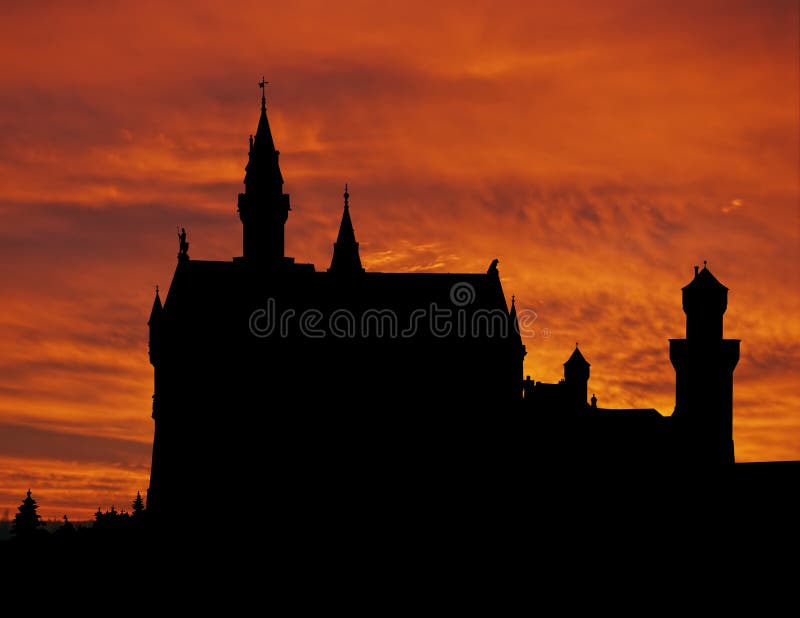 Puesta Del Sol Del Castillo De Neuschwanstein Imagen de archivo ...
