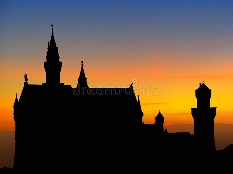 Puesta Del Sol Del Castillo De Neuschwanstein Imagen de archivo ...