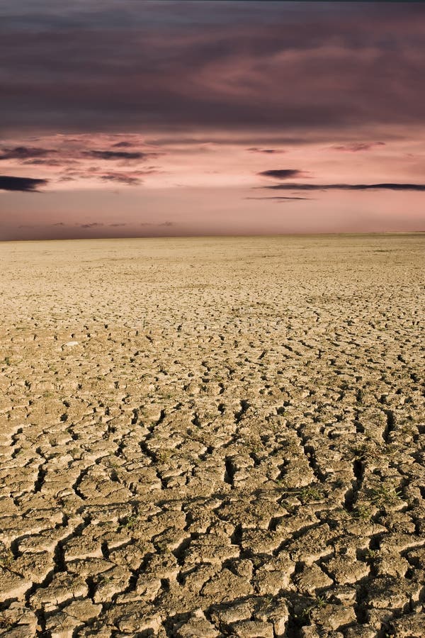 Puesta Del Sol Del Lago Seco Foto de archivo - Imagen de pista, secado ...