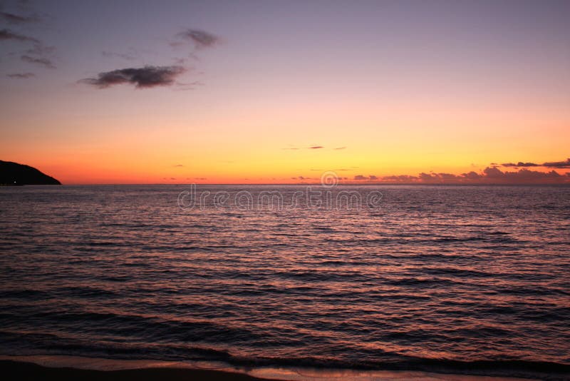 Puesta del sol en el mar foto de archivo. Imagen de verano - 11302728