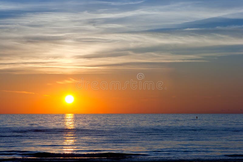 Puesta Del Sol En El Mar Báltico Imagen de archivo - Imagen de extracto ...