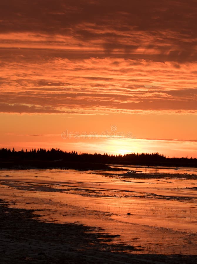 Puesta Del Sol En Hudson Bay Canada Imagen de archivo - Imagen de hielo ...