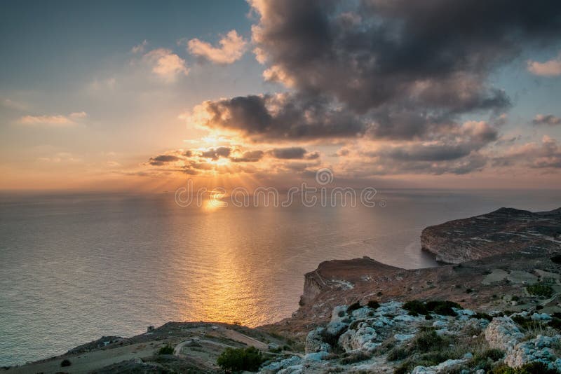 Puesta del sol en Malta imagen de archivo. Imagen de roca - 36201277