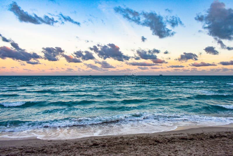 Puesta Del Sol En Miami Beach Imagen de archivo - Imagen de verano ...