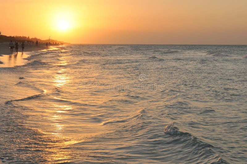 Puesta Del Sol En Varadero, Cuba Imagen de archivo - Imagen de ...