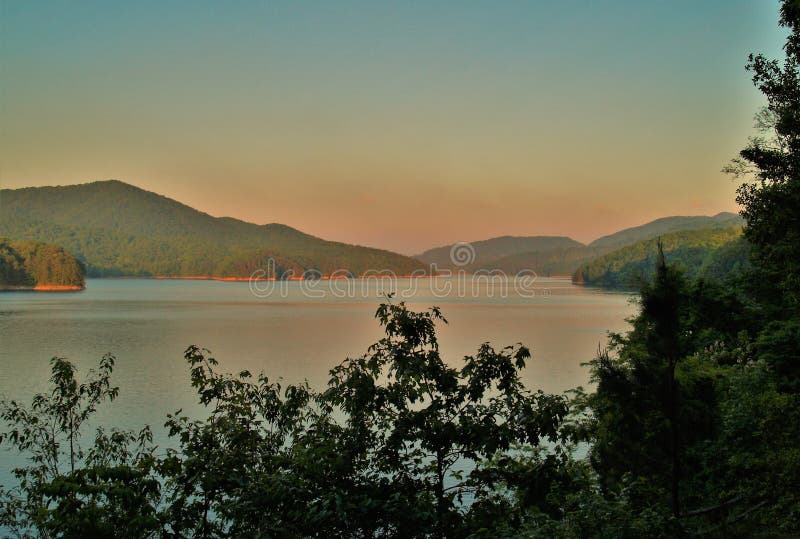 Puesta Del Sol Del Lago Fontana Imagen de archivo - Imagen de ...