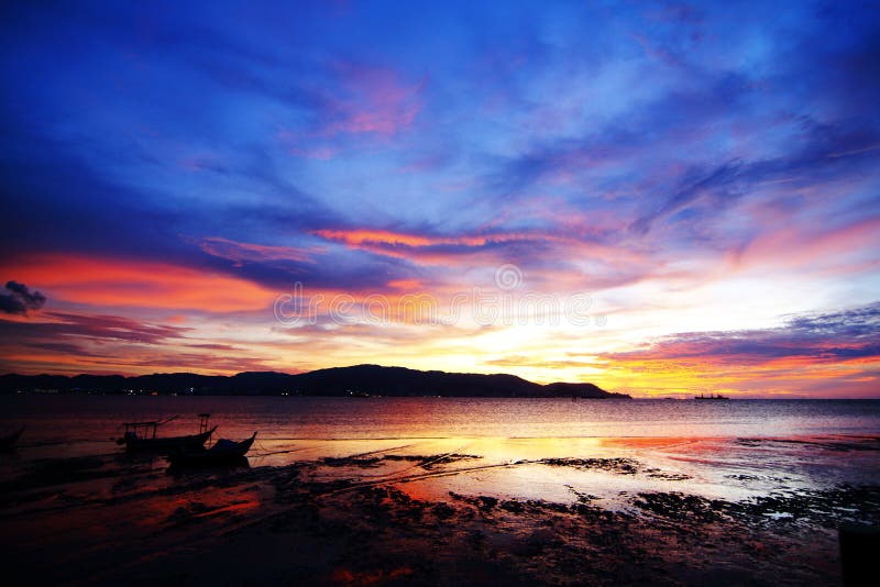 Puesta Del Sol Y Salida Del Sol Foto de archivo - Imagen de amanecer ...