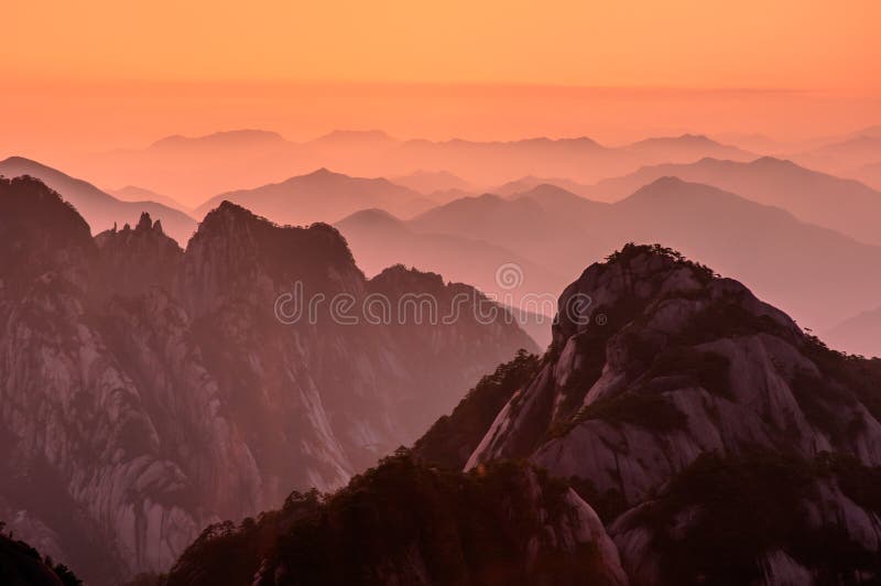 Puestas Del Sol De Huangshan Imagen de archivo - Imagen de paisajes ...