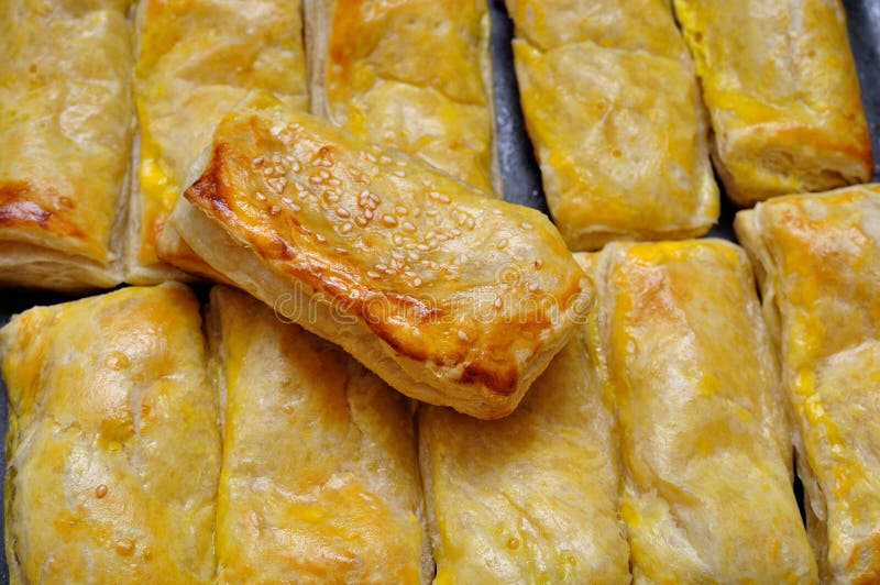 Pink buttercream Icing. stock image. Image of sprinkles - 34334341