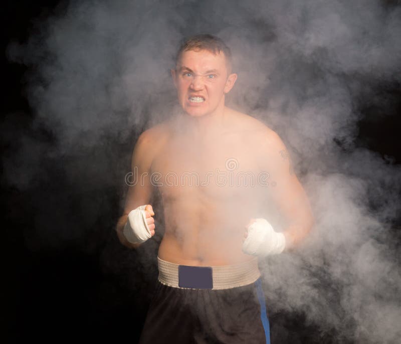 Pugile Risoluto Che Pratica Nello Studio Di Forma Fisica Fotografia ...