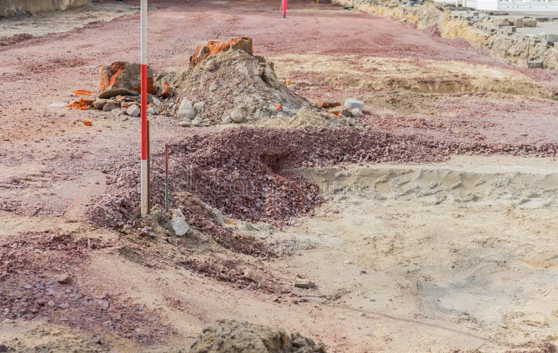 Puits D'excavation Avec Le Sable Et Le Gravier Image stock - Image du ...