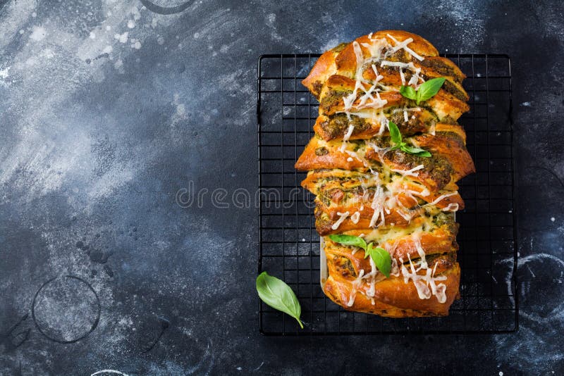 Pull-apart Bread with Italian Pasta Pesto, Basil and Parmesan Cheese in ...