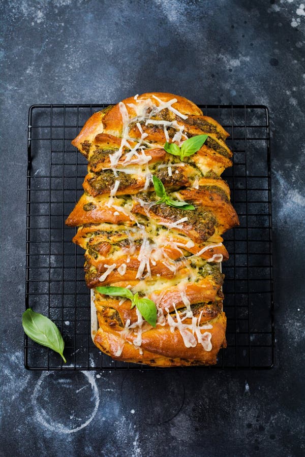 Pull-apart Bread with Italian Pasta Pesto, Basil and Parmesan Cheese in ...